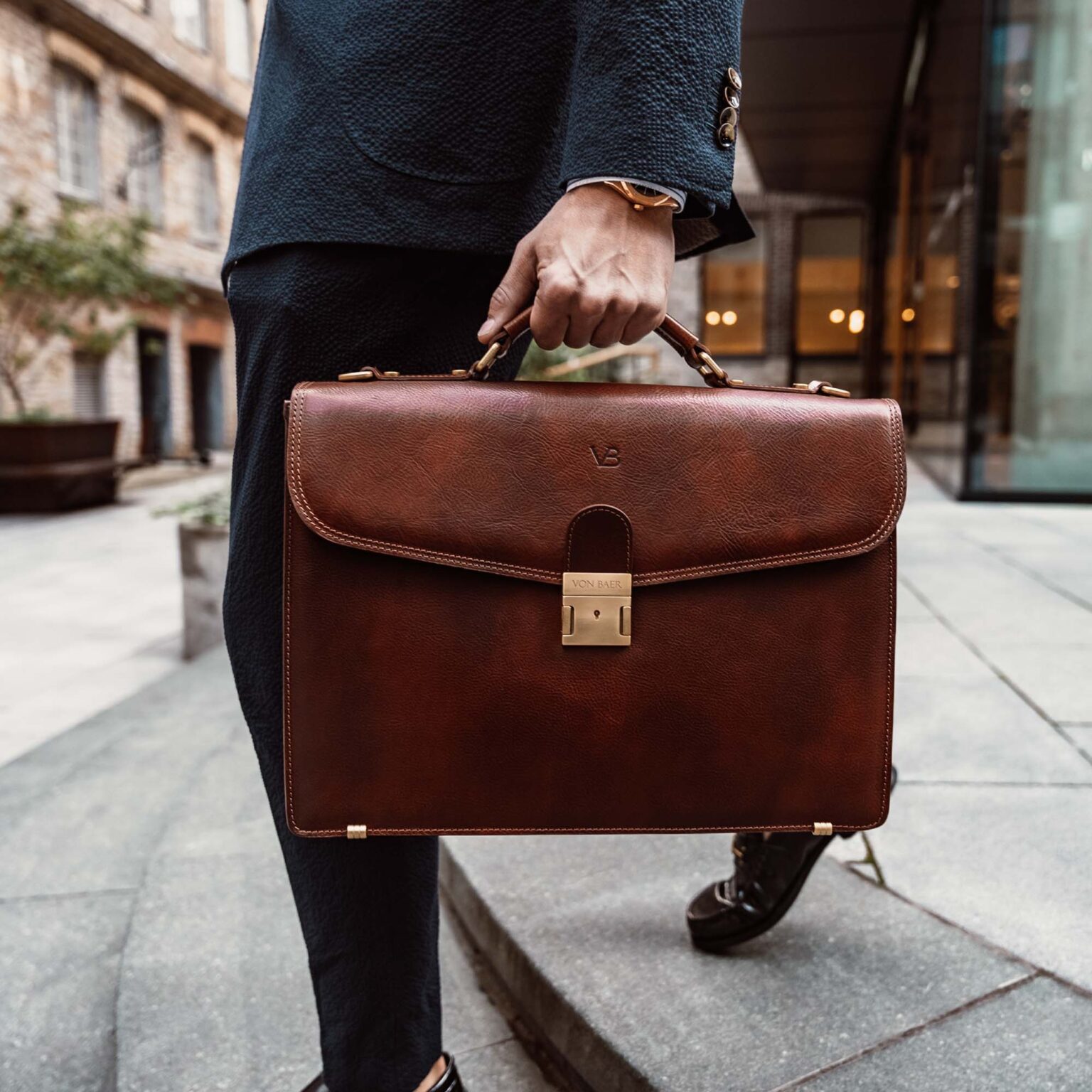 Exploring the Best Leathers for a Stylish and Professional Briefcase ...